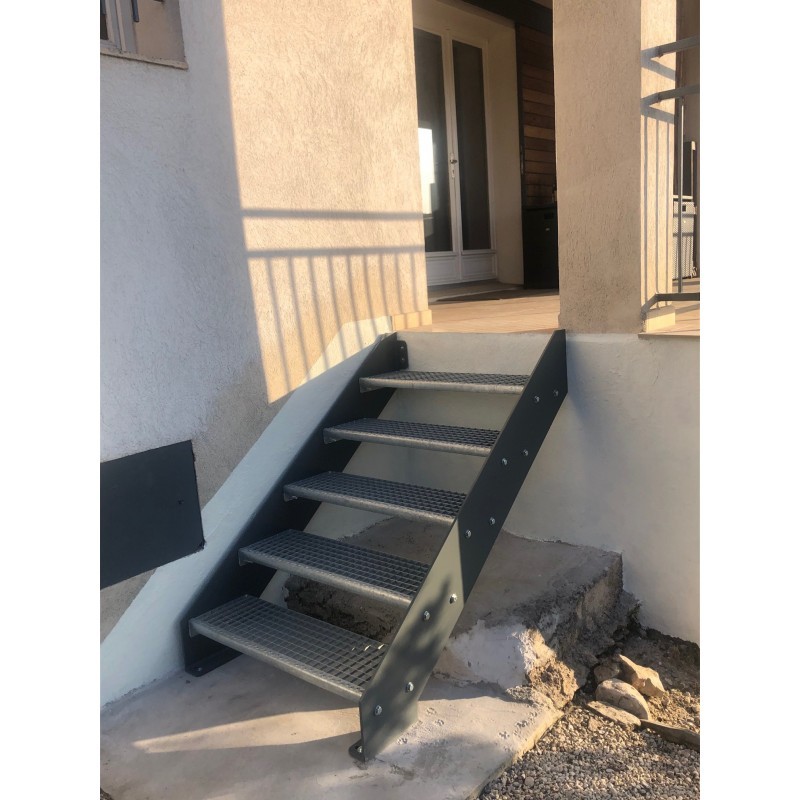 Escalier acier droit industriel - H1100 - la900 - 1 garde-corps ...