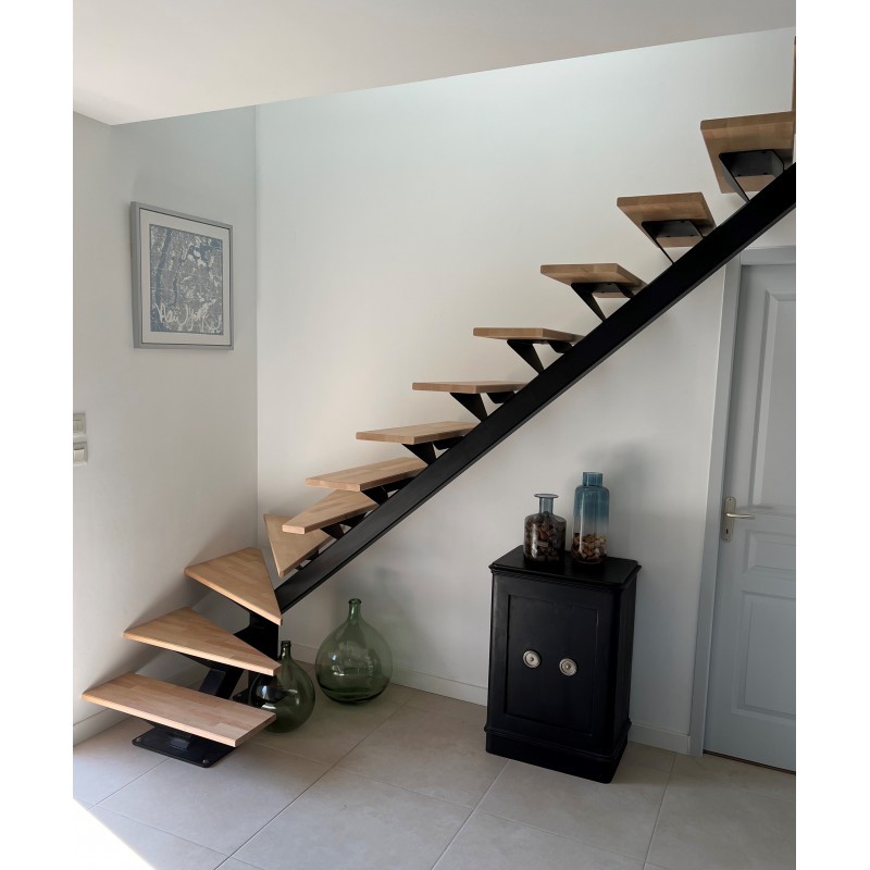 Escalier à limon central mixte acier et bois - Droit - H2400 - La900 ...